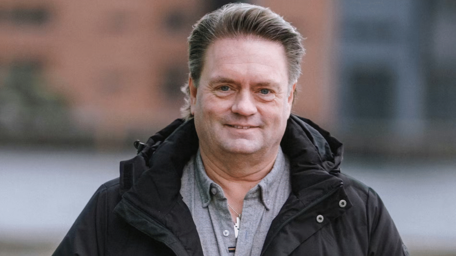 Johnny Hansen har indset, han er nødt til det: Hustruen Gitte hjælper ...