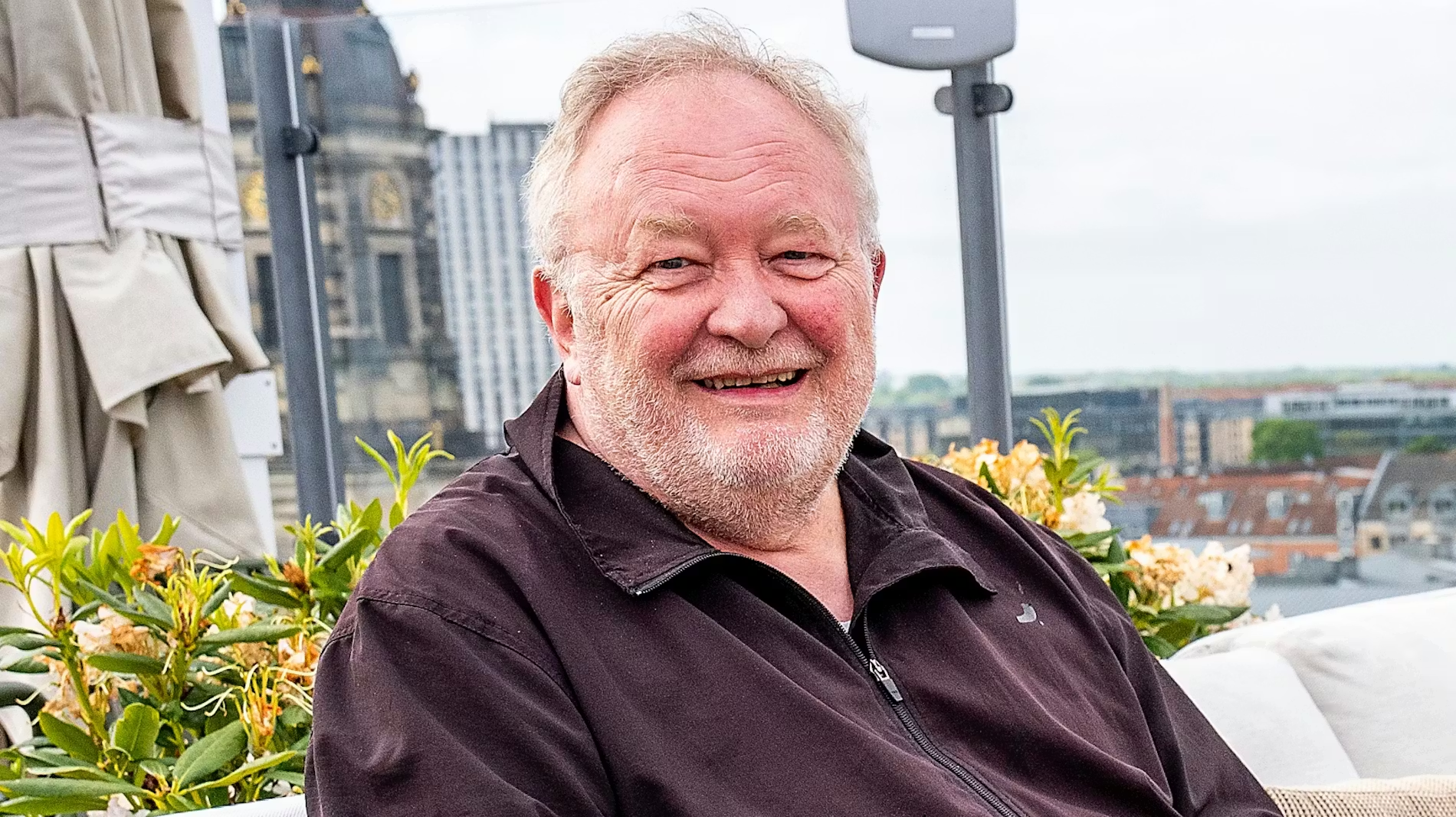 Bjarne Henriksen har god grund til at juble: Nu bliver det alvor – News