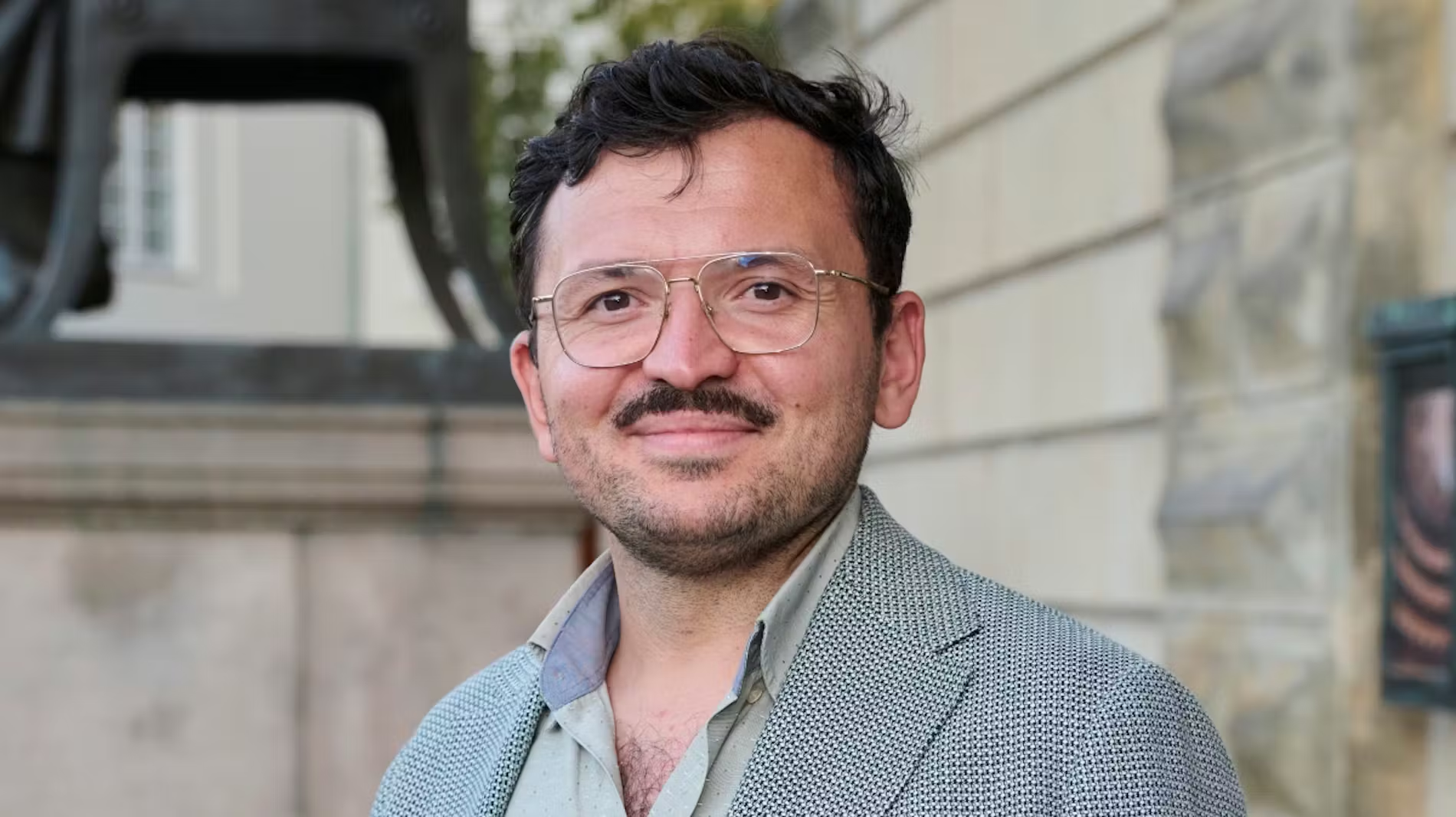 Umut Sakarya hentet i ambulance efter store smerter – News