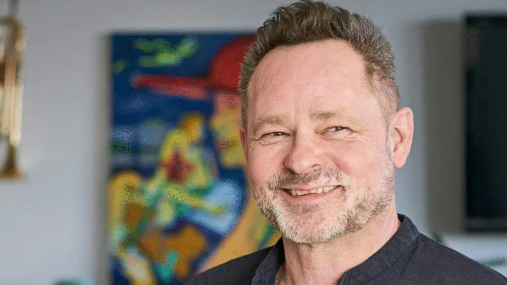 Mek Pek fandt kærligheden på Tinder: Tre dage efter første møde tog han ...